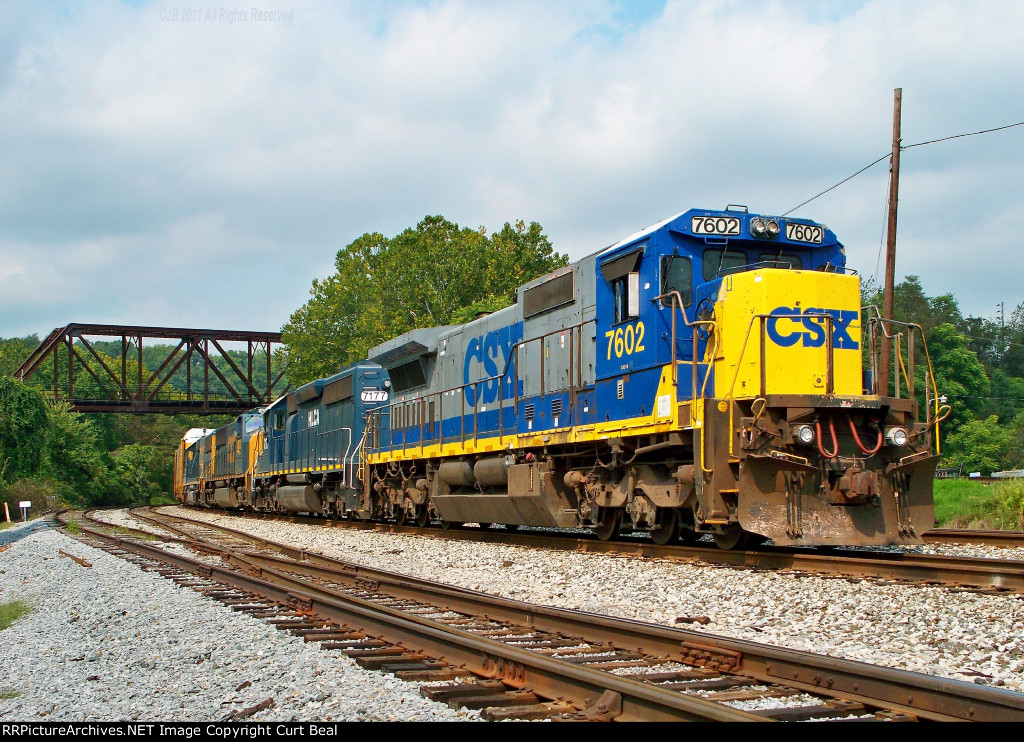 CSX 7602 and HLCX 7177 717